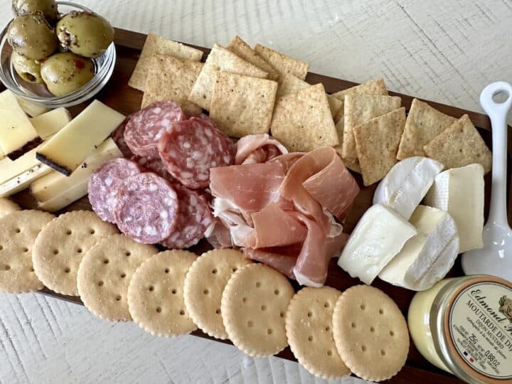 How to Make an Easy Mini Charcuterie Board and Ideas • Fancy Apron