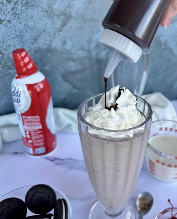 Cookies and Cream Milkshake Recipe with Oreos • Fancy Apron