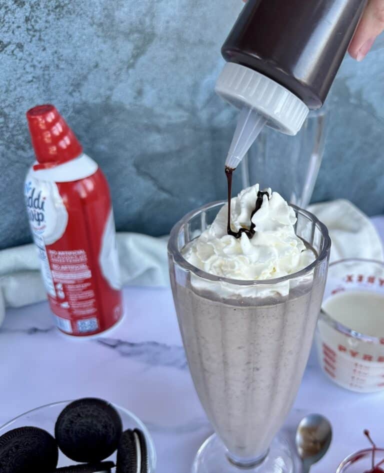 Cookies and Cream Milkshake Recipe with Oreos • Fancy Apron
