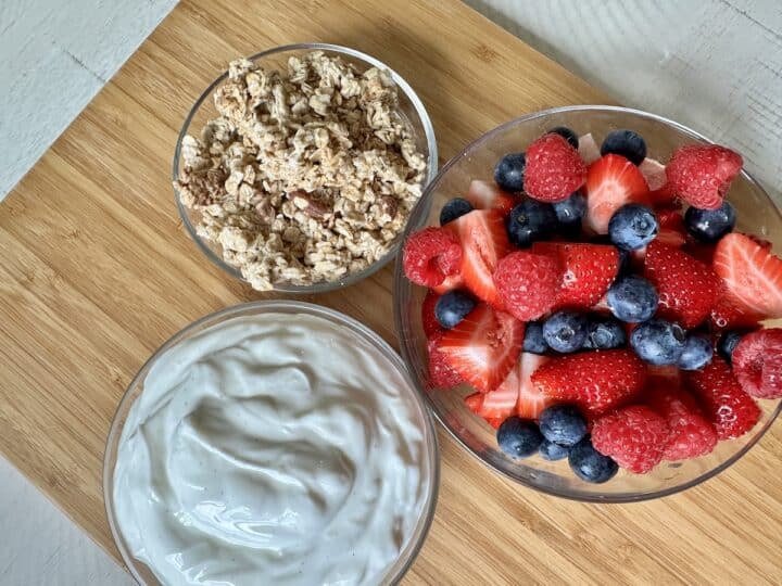 How to make tasty yogurt and fruit parfaits at home • Fancy Apron